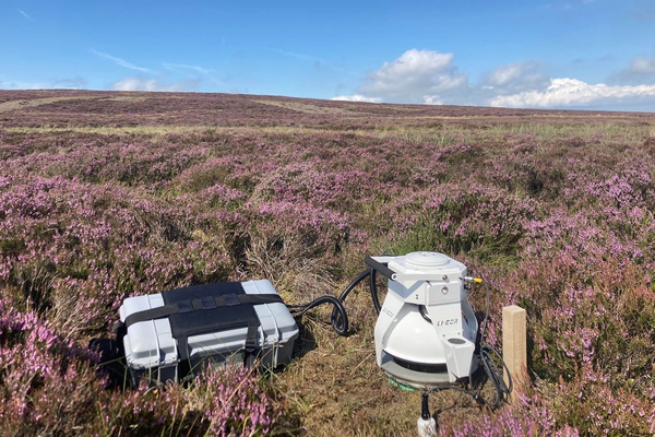 Major study to trial peatland restoration methods begins in the Peak ...