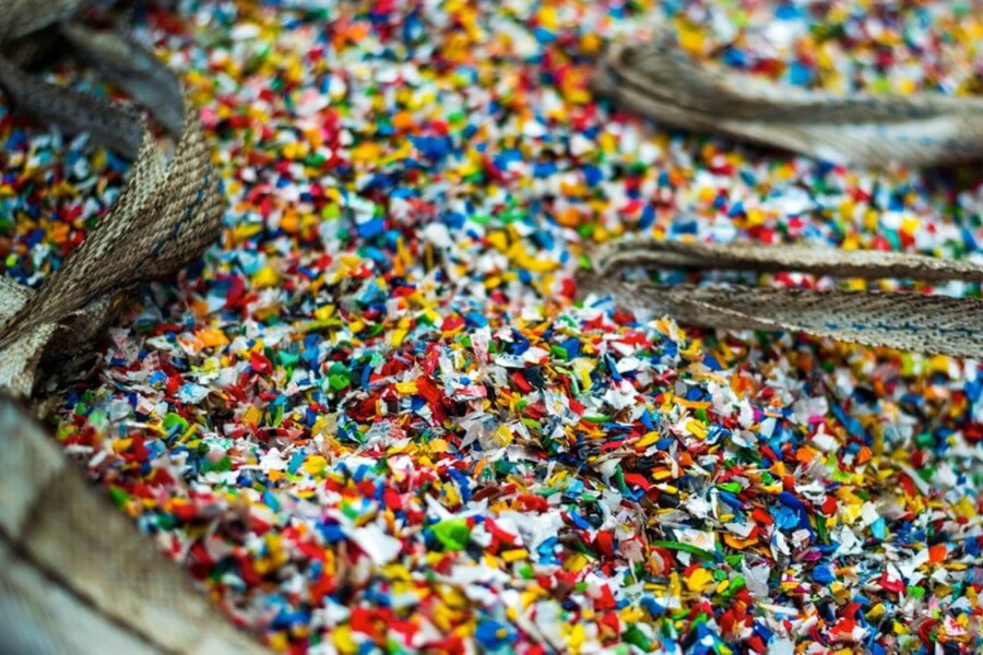 Microplastics from food packaging linked to liver damage, new study ...
